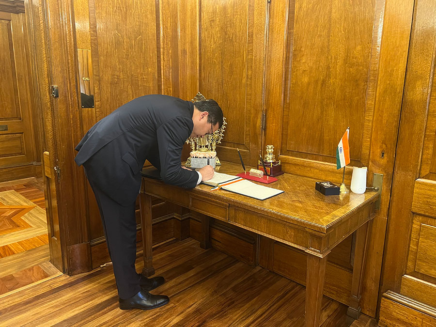 Ambassador Lay Samkol paid a courtesy call on the High Commissioner of ...